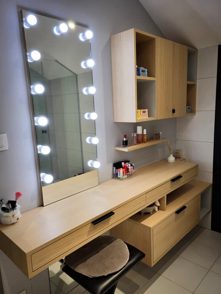Coiffeuse sur mesure avec rangements | HDMA | Menuiserie Agencement ...